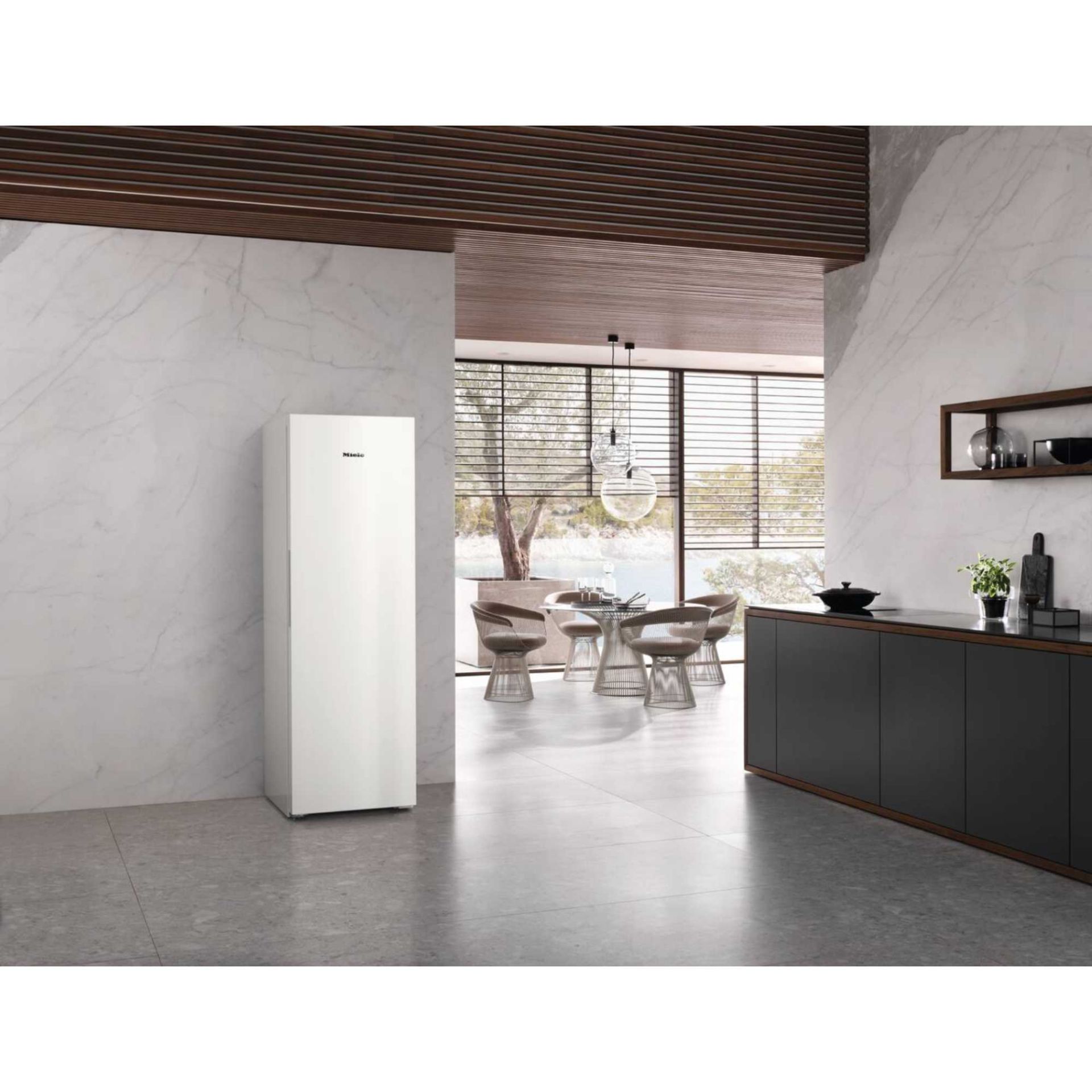 Miele FNS 4382 D WH 278l NoFrost Tall Smart Freezer - White | Hughes